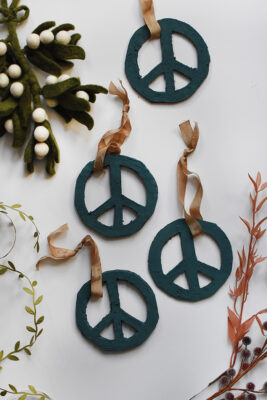 How to make Cardboard Peace Sign Ornaments - Delineate Your Dwelling
