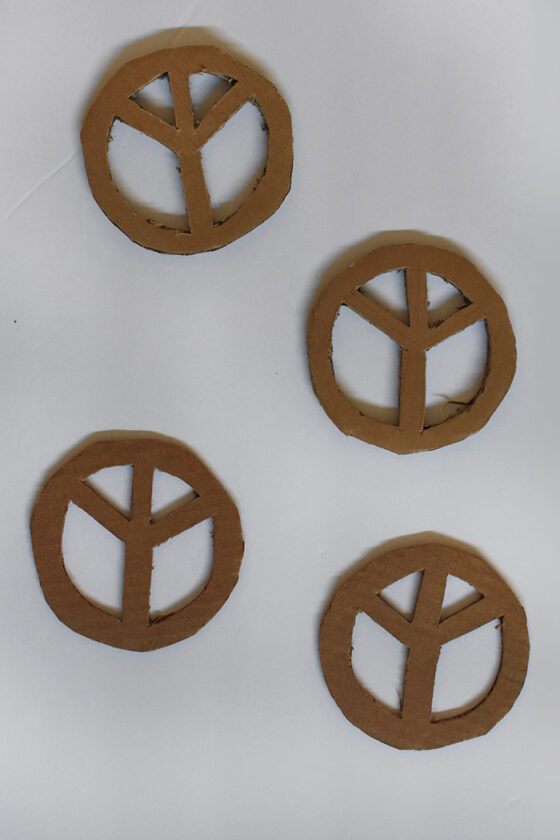 How to make Cardboard Peace Sign Ornaments - Delineate Your Dwelling