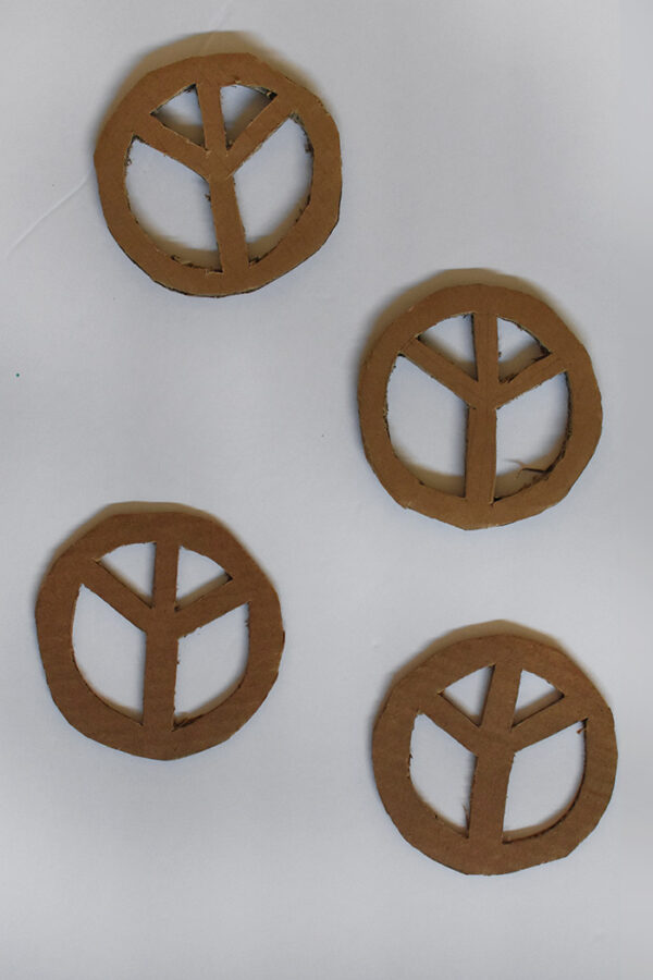 How to make Cardboard Peace Sign Ornaments - Delineate Your Dwelling