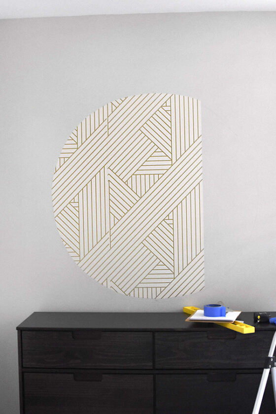 How to create a Circle Accent Wall with Wallpaper - Delineate Your Dwelling