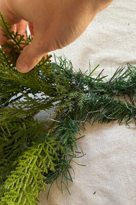 DIY Holiday Garland from Chicken Wire - Delineate Your Dwelling