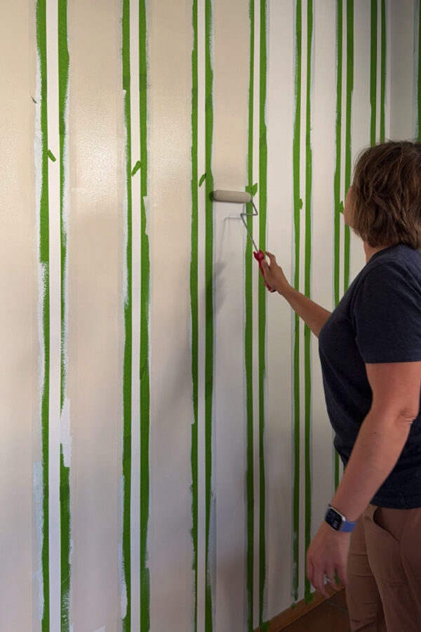 How to paint stripes on your walls - Delineate Your Dwelling