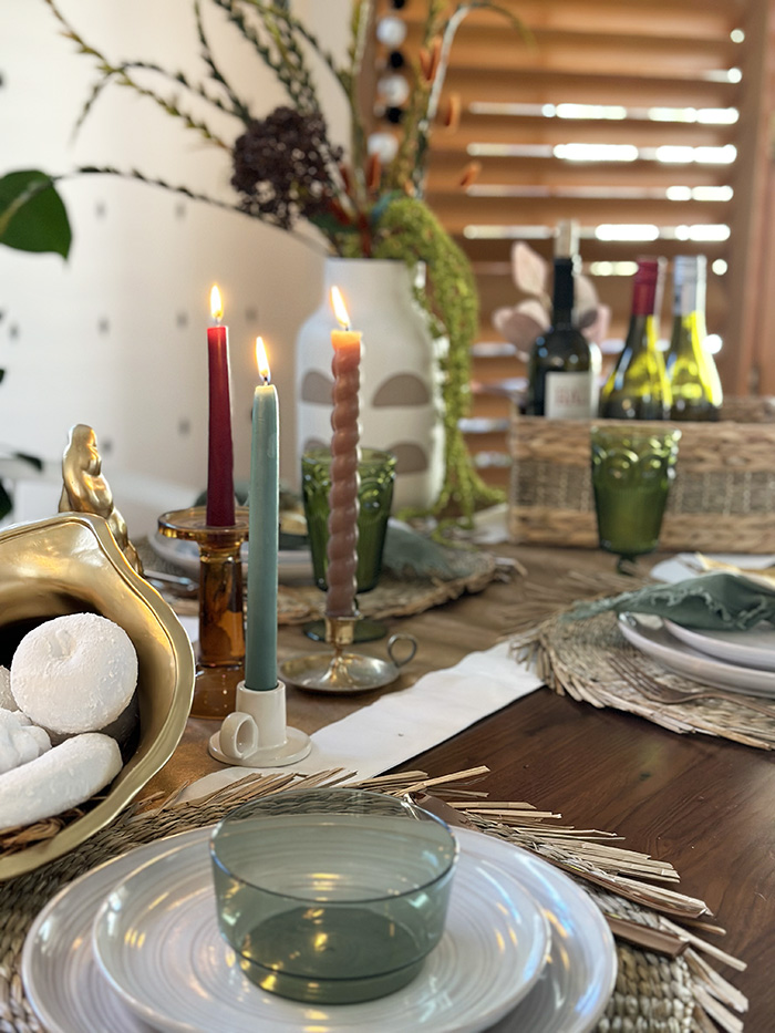 Candlelit Moody Thanksgiving Table Decor - Delineate Your Dwelling