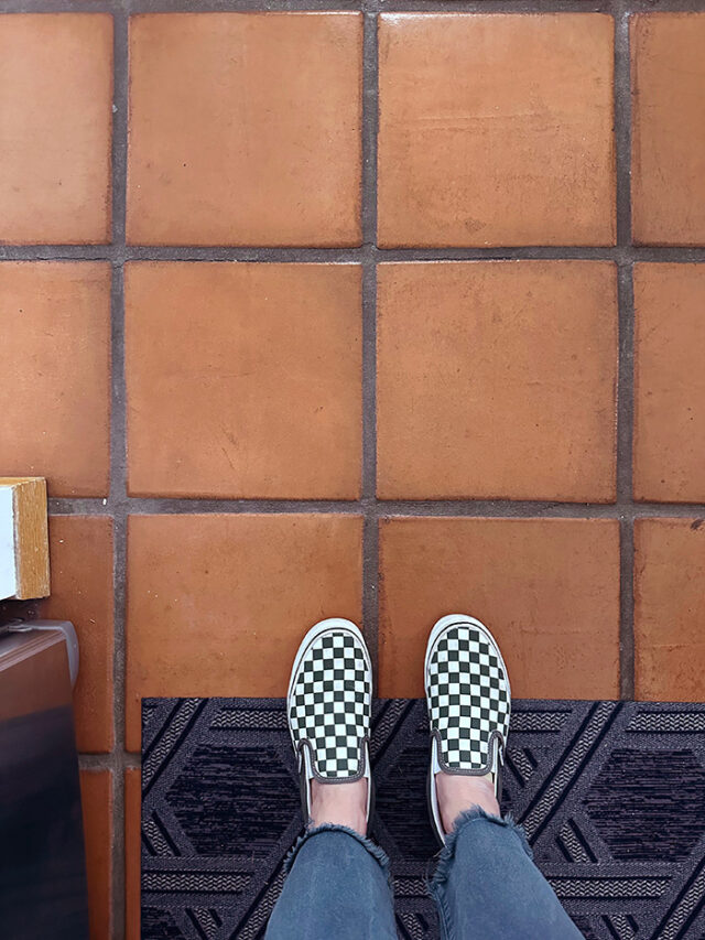 Modern Saltillo tile kitchen - Delineate Your Dwelling